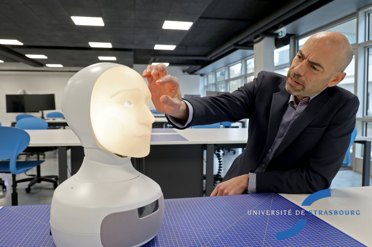 Robot Furhat pour la recherche et l'éducation